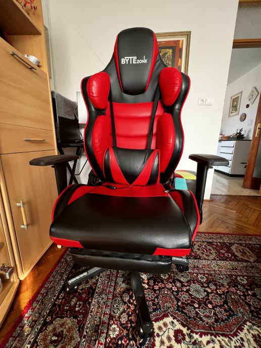 BYTEZONE HULK gaming stol (masažna blazina)