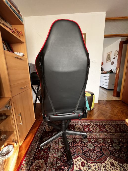 BYTEZONE HULK gaming stol (masažna blazina)