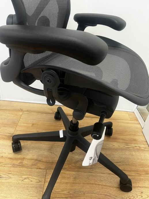 Nov Herman Miller Aeron Remastered s PostureFit