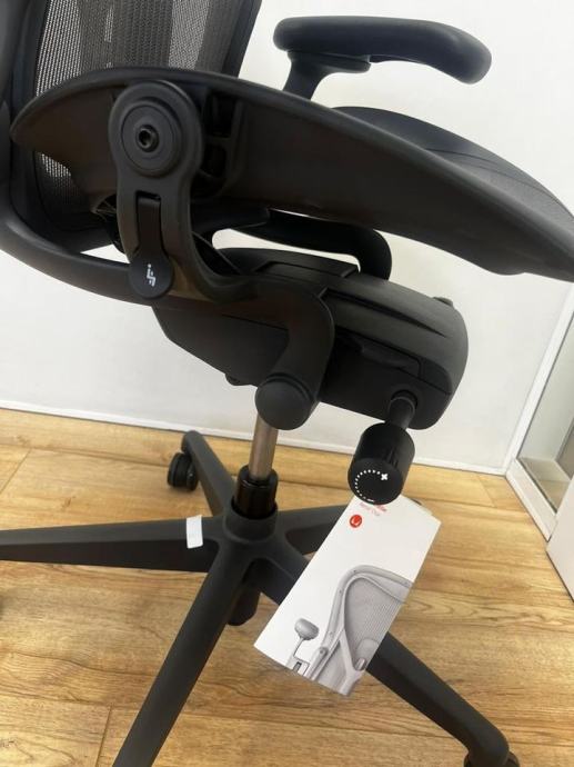 Nov Herman Miller Aeron Remastered s PostureFit
