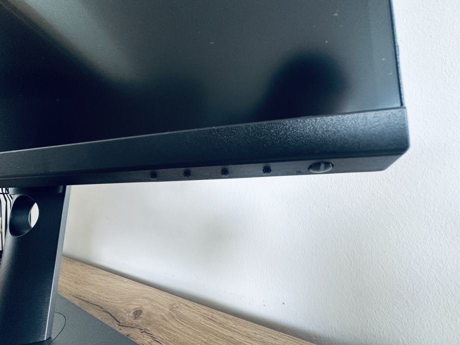 Monitor Dell P2720D 27 QHD monitor – v okvari
