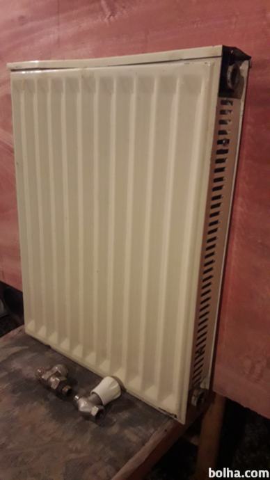 radiator 40 cm x 50 cm, nosilci ter ventil