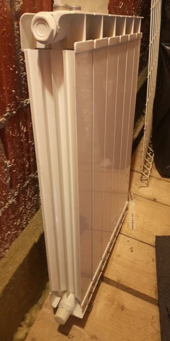 Radiator Aklimat v690mm x 6 členov neuporabljen