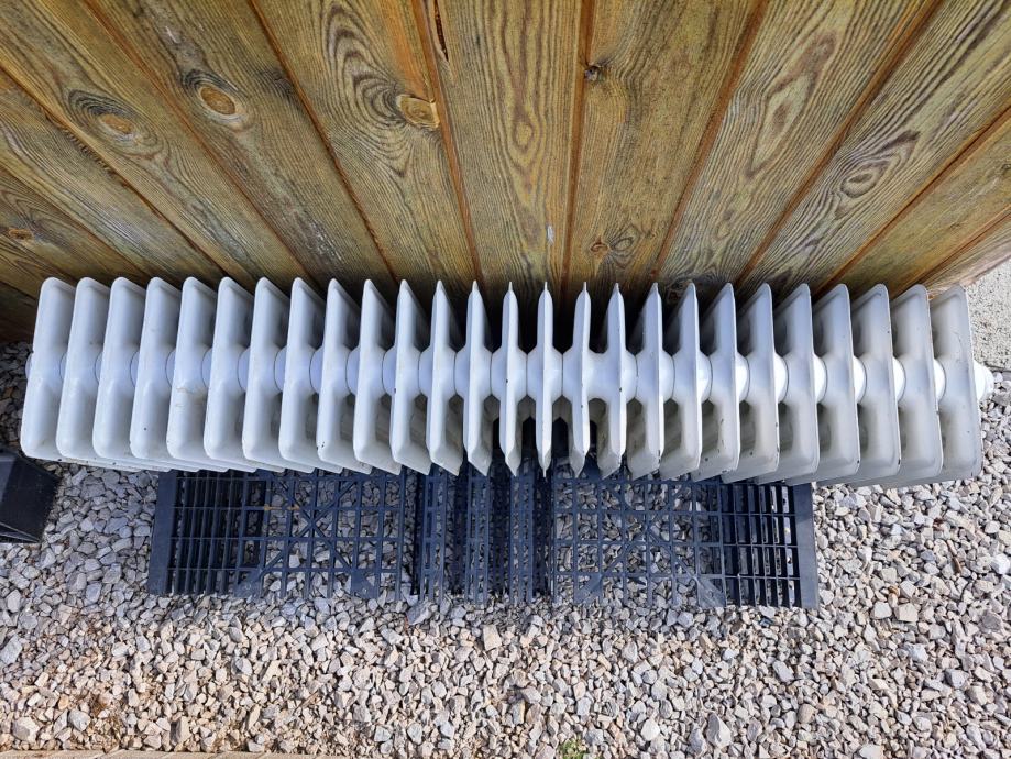Radiator kovinski rebrasti (retro)