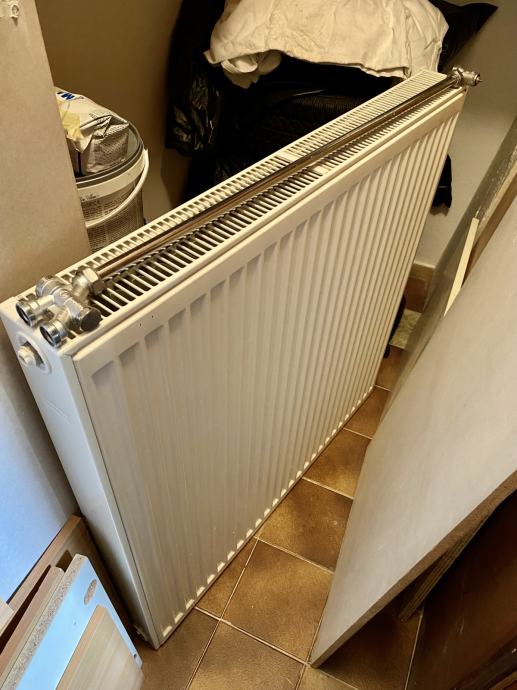 Radiator pločevinast 90x90x10 z ventilom