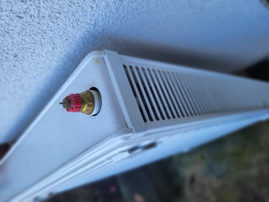Radiator ventilski spodnji priklop 1000x600