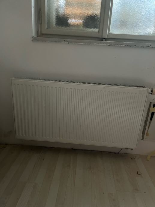 Radiatorji z nosilci in ventili