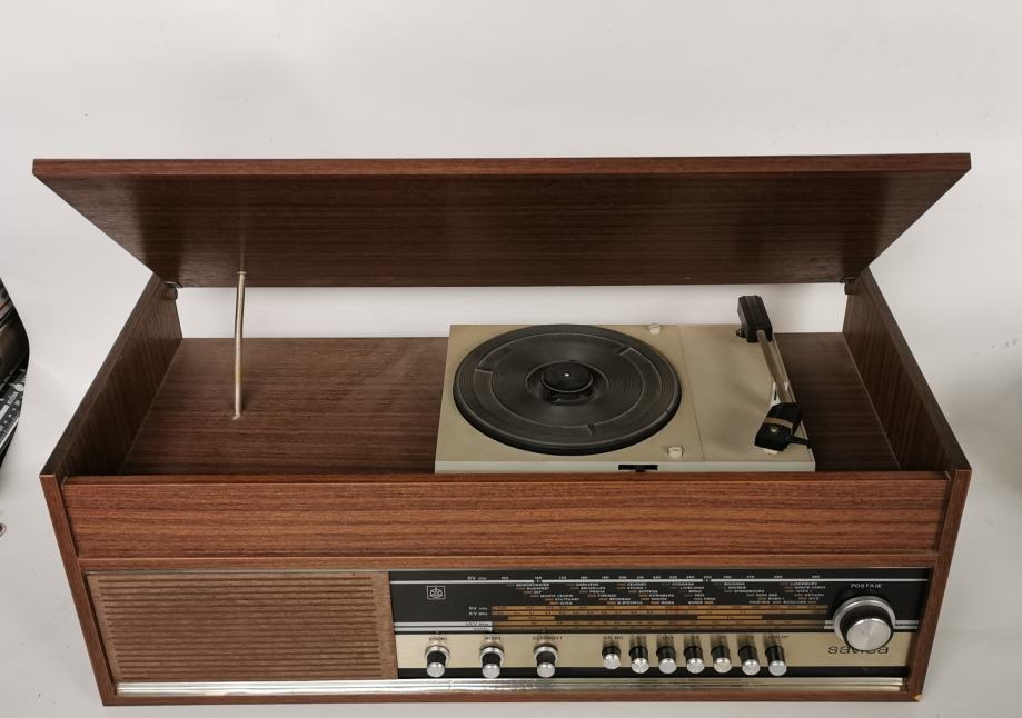 Iskra Savica Radio z Gramofonom