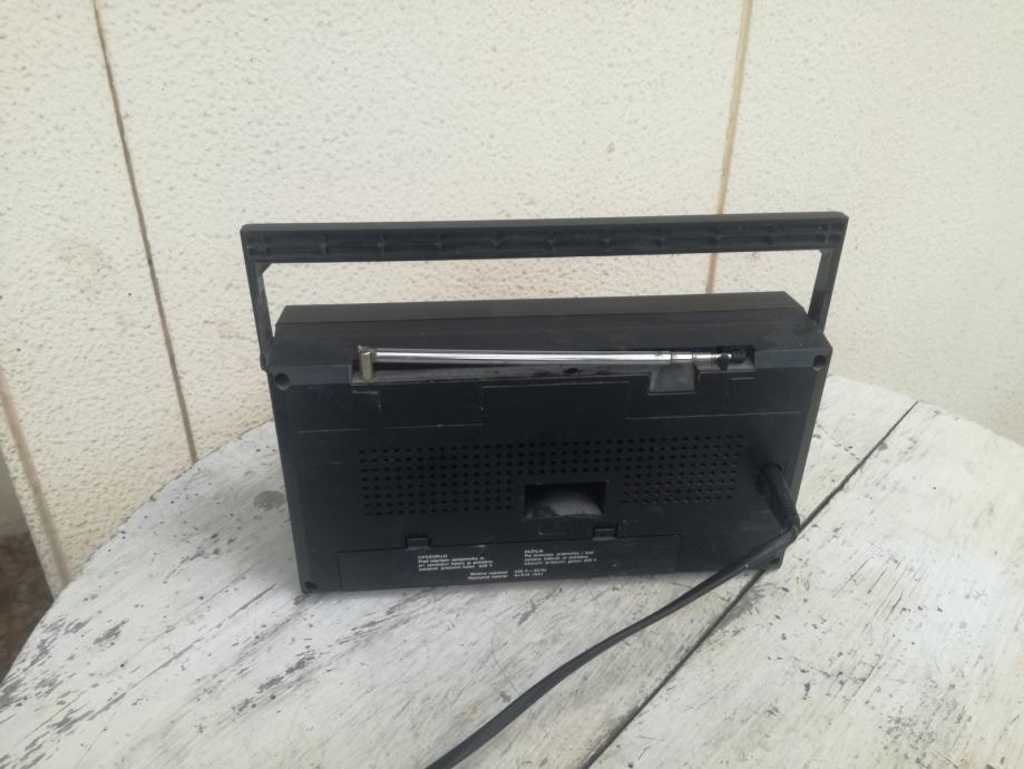 Iskra Tola R615 radio