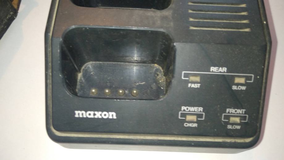 MAXON VHF/UHF SL-70 radijska postaja
