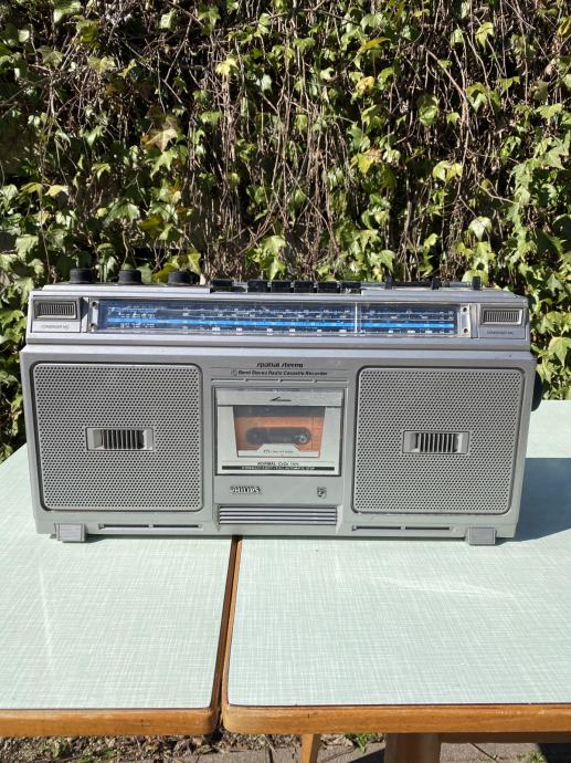 Vintage Philips stereo radio in kasetnik