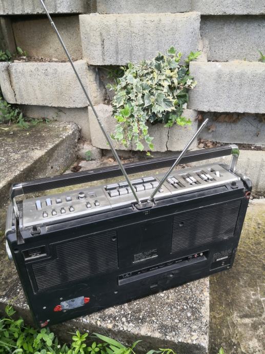 Vintage radio SHARP GF - 9696H, retro boombox radio
