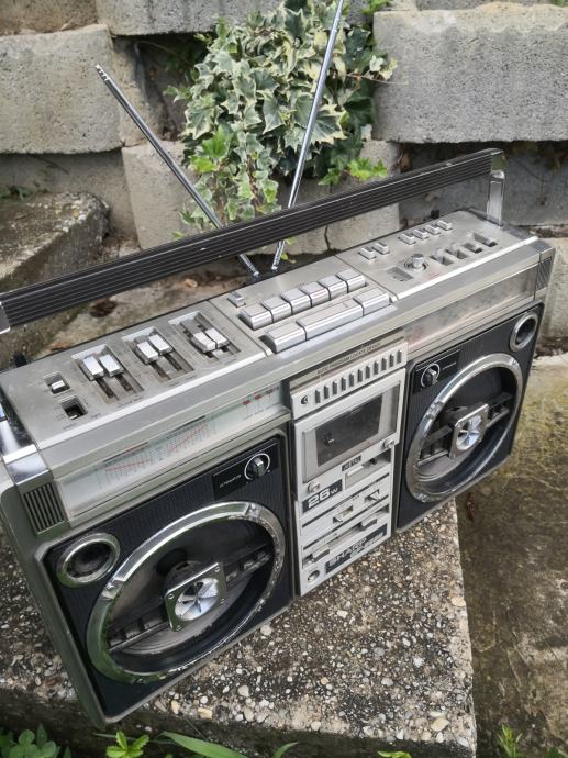 Vintage radio SHARP GF - 9696H, retro boombox radio
