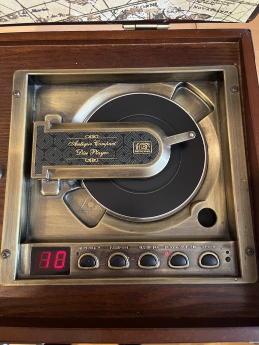Classic vintage radio/CD player