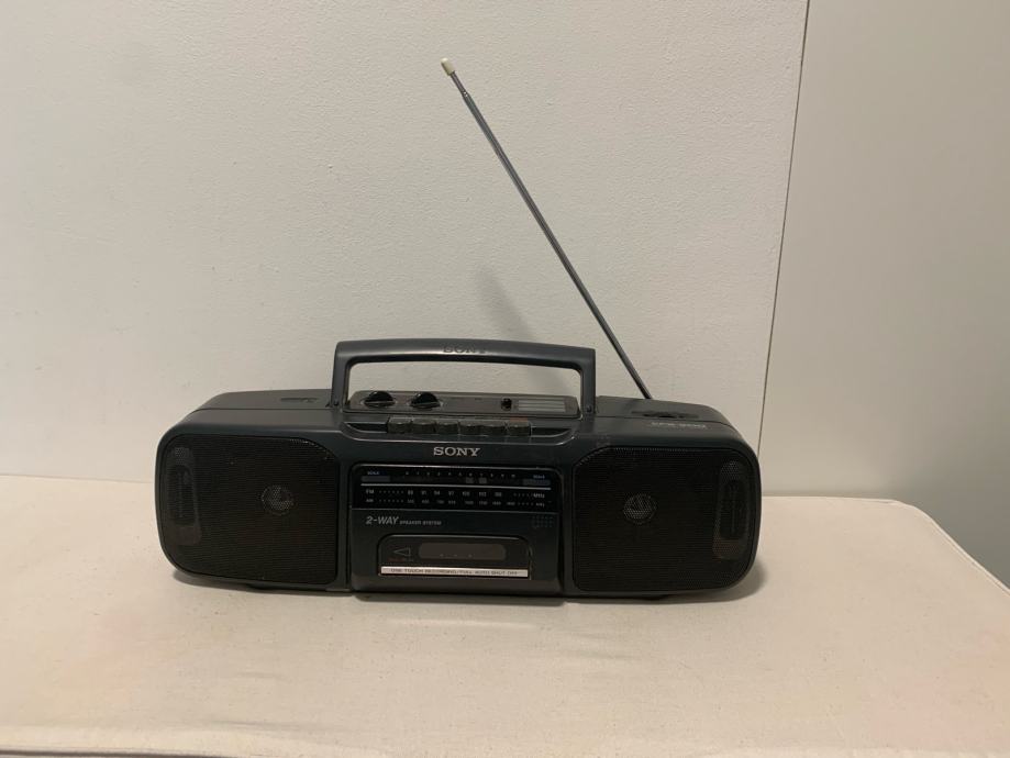 Neuničljiva klasika radio kasetar SONY Tiger