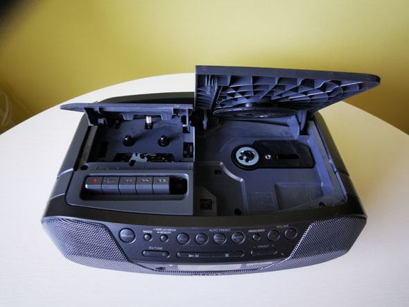 RADIO-KASETOFON-CD Player SONY