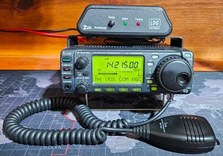 ICOM IC-706MKiiG Amateur Radio HF/VHF/UHF 100W + LDG Z100