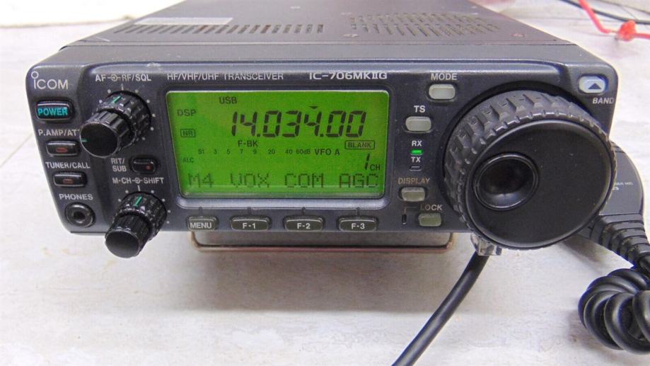 Icom IC-706MkIIG HF + 6M + 2M 70cm 100W mobilni oddajnik