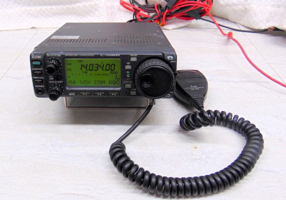 Icom IC-706MkIIG HF + 6M + 2M 70cm 100W mobilni oddajnik