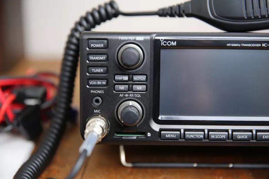 icom ic-7300 ham radio hf transceiver z mikrofonom in priročnikom