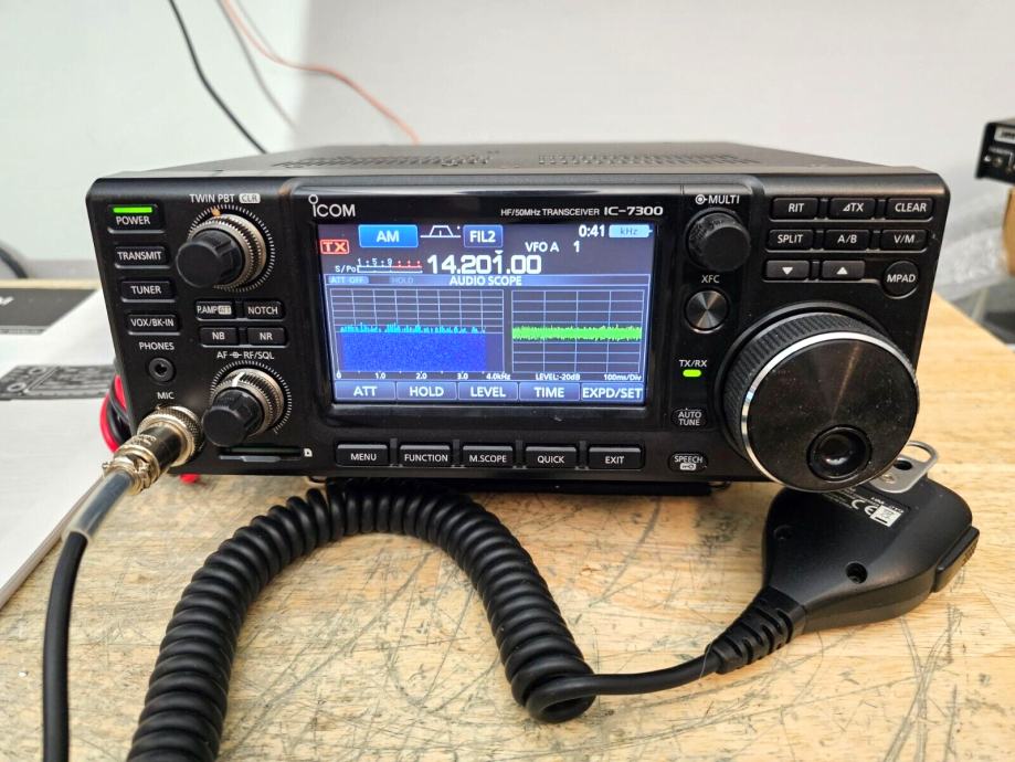 Icom IC-7300 HF-6M radioamaterski oddajnik
