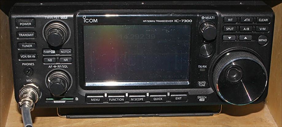 Icom IC-7300 programsko definiran radio HF amaterski oddajnik