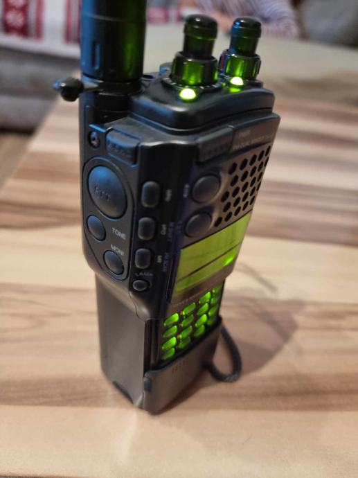 Kenwood TH-78