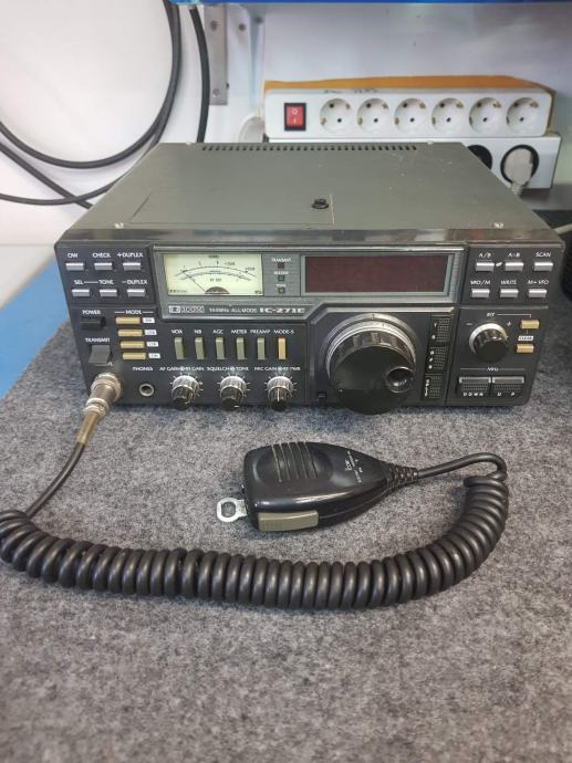 Radioamaterski VHF oddajnik Icom IC-271E