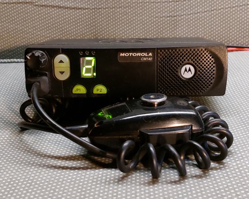 Mobilna ukv postaja Motorola CM140