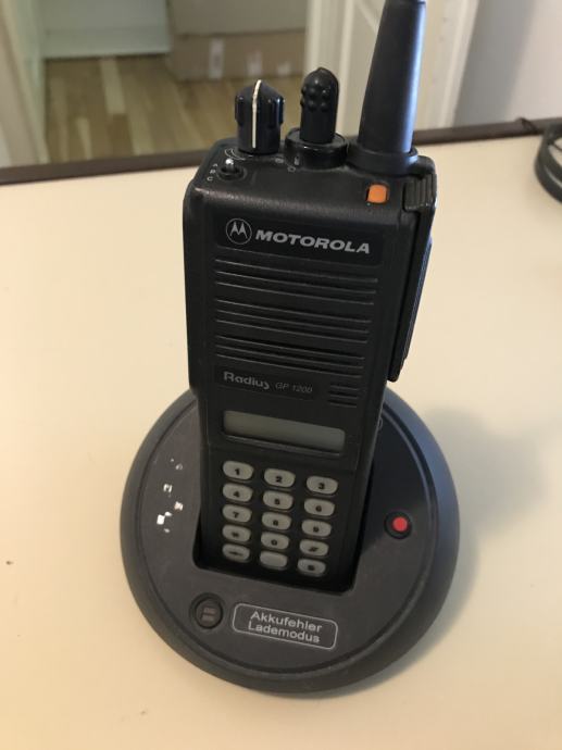 Radijska postaja Motorola MTS2000 Flashport UHF par z vso opremo
