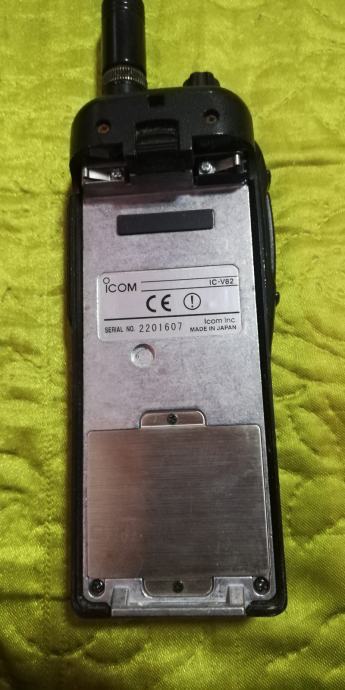 Ročna radijska piostaja ICOM V82