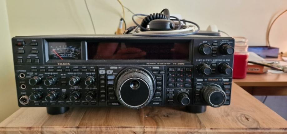 YAESU FT2000