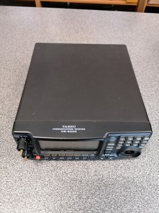 YAESU VR 5000 za rezervne dele.