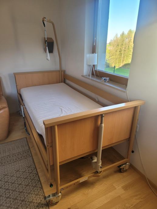Bolniška postelja, električno nastavljiva