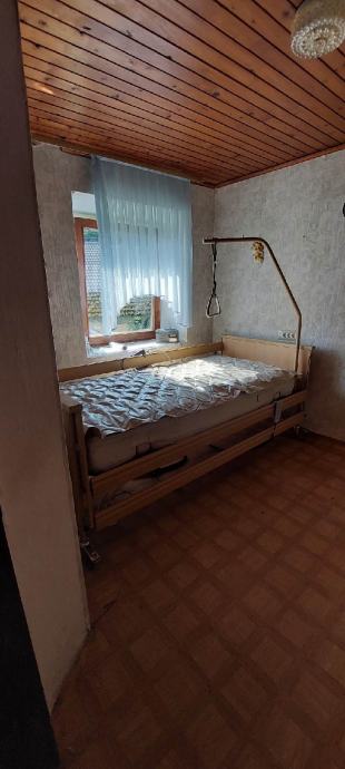 Elektricna bolniska postelja in invalidski vozicek