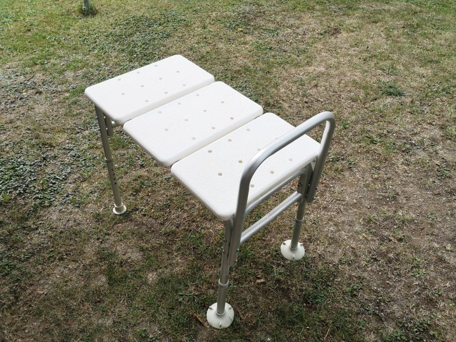 Prodam stol za v banjo (pripomocek)