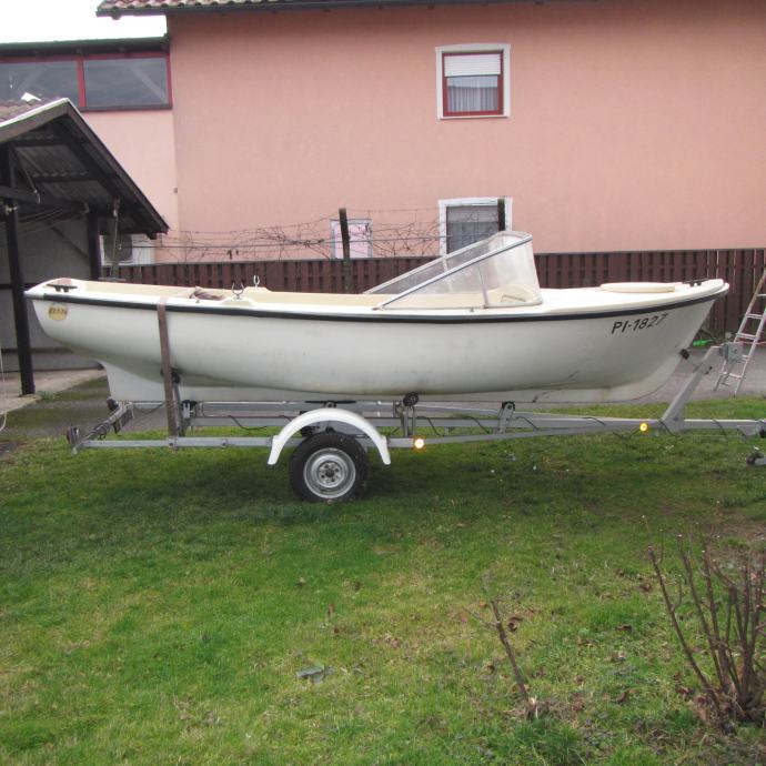 Motorni čoln Elan Pasara 490