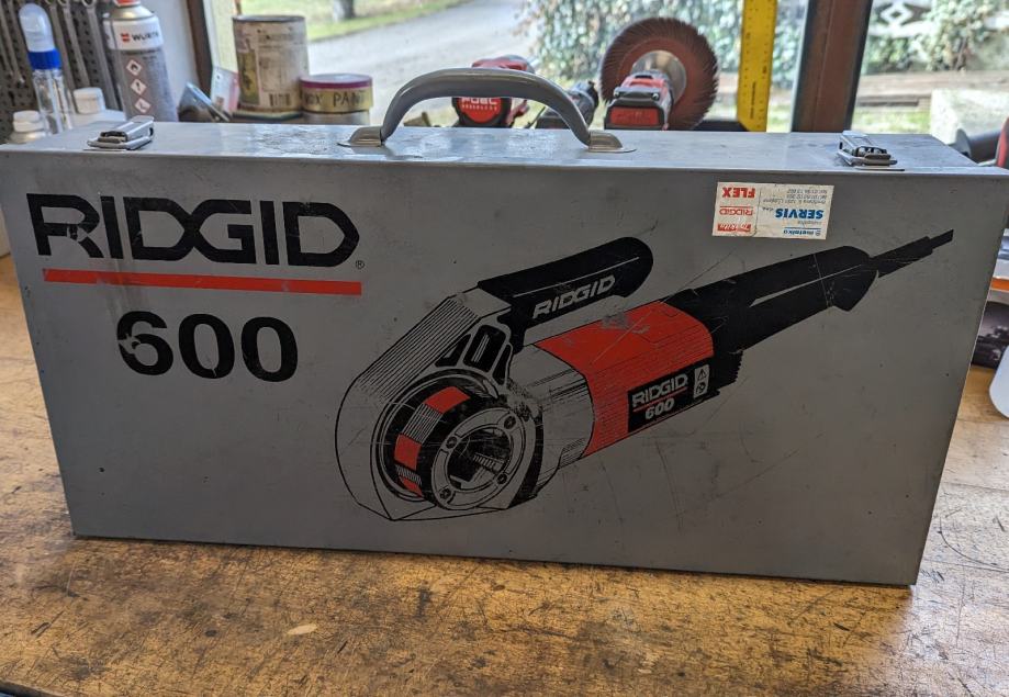 Rezalnik cevnih navojev Ridgid 600