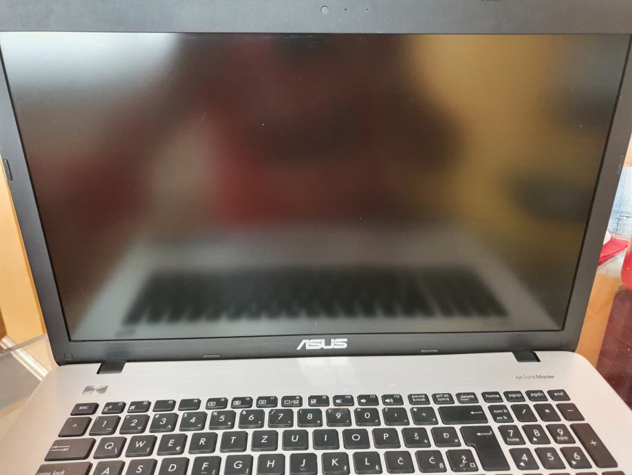 Prenosnik Asus f751l po delih