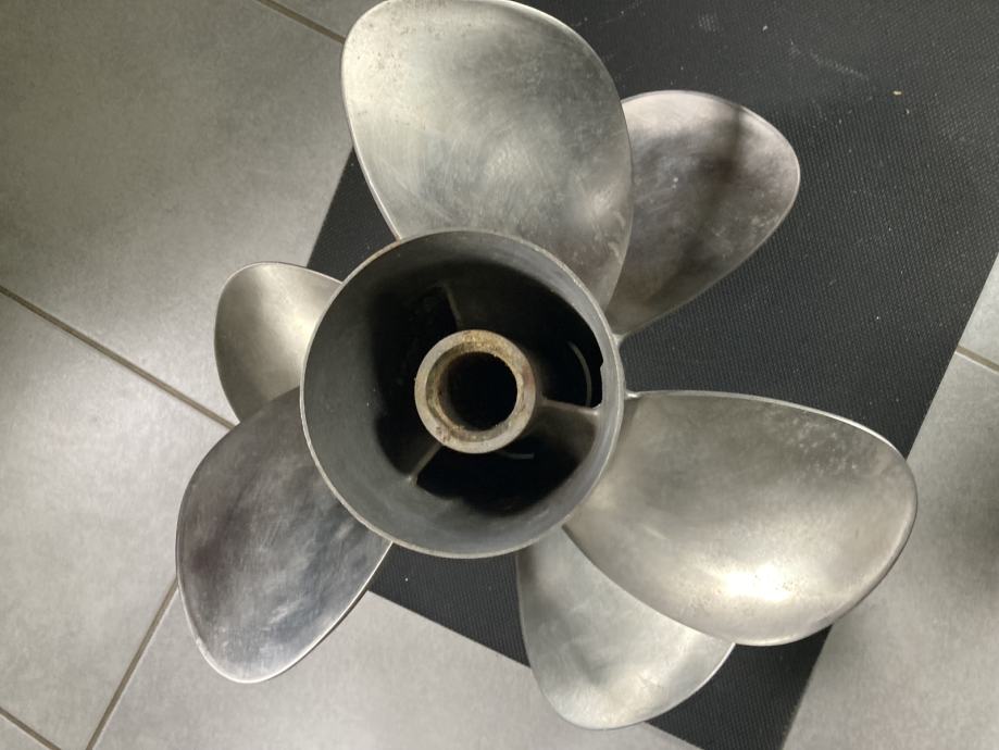 propelerja za duo prop Bravo 3 MerCruiser