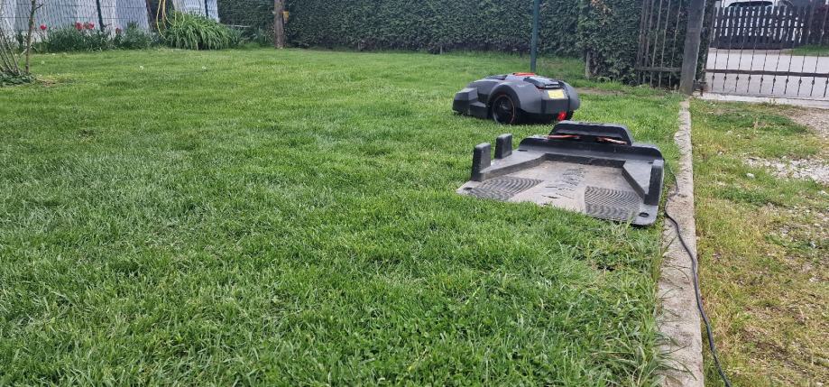 robotska kosilnica 240mm Villager Villybot 1.1 še eno leto garancije