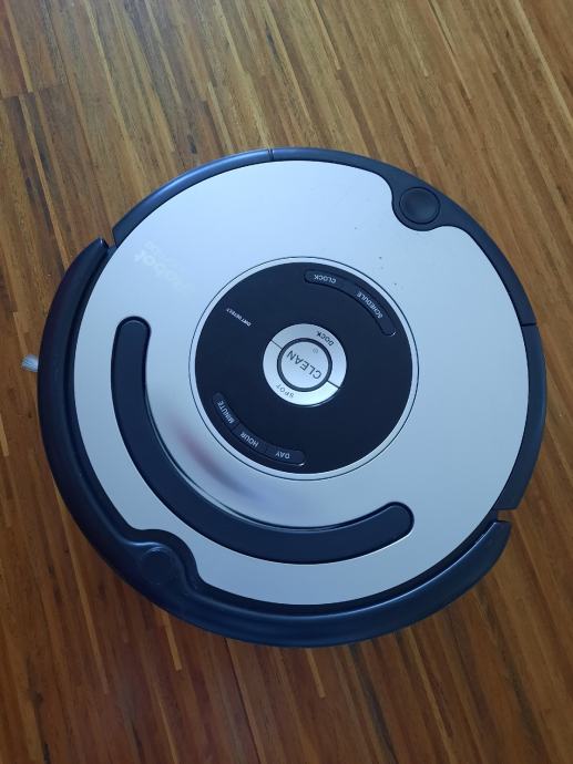 iRobot Roomba 555 rabljena, potrebno menjati baterijo