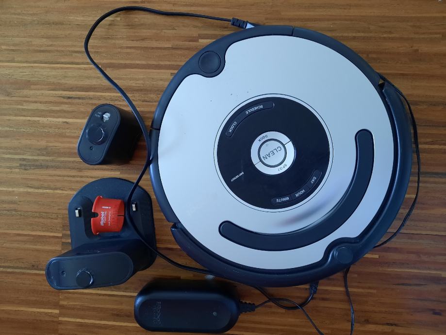 iRobot Roomba 555 rabljena, potrebno menjati baterijo