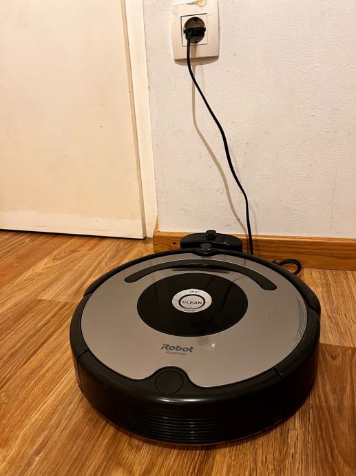i Robot Roomba robotski sesalec