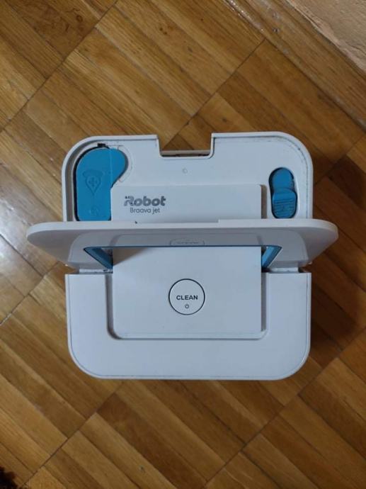 Robotski sesalnik Irobot Braava jet 250