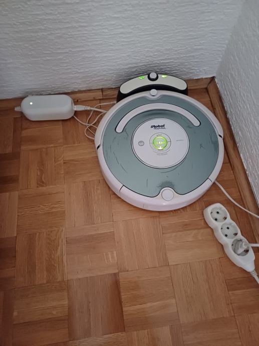 Robotski sesalnik iRobot Roomba 560