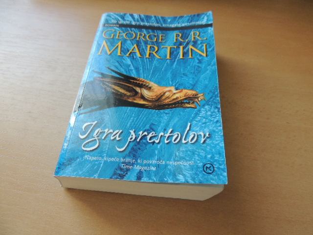 IGRA PRESTOLOV 1 G. R. R. MARTIN MLADINSKA KNJIGA 2011