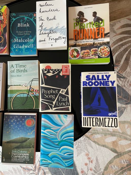 Books in English 1x =€10, 5x = €40, 13x = €90