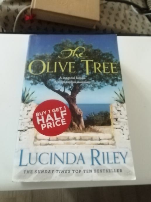 THE OLIVE TREE LUCINDA RILEY LETO 2017 V ANGLESKEM JEZIKU CENA 8 EUR