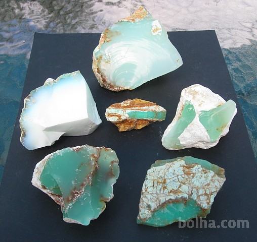 minerali, kristali - Opal var. zeleni opal (prasopal)